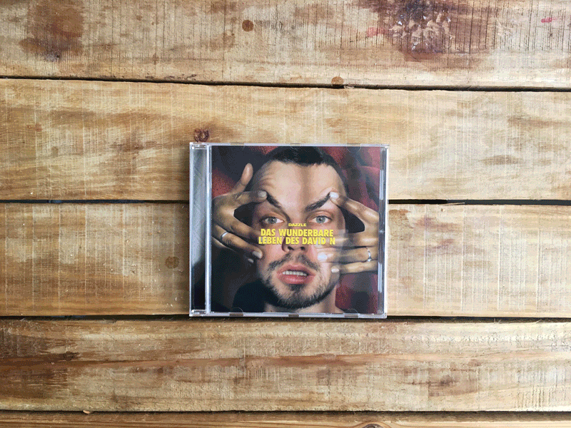 FERHAT TOPAL IS ON THE RUN — Dazzle – Das wunderbare Leben des David N